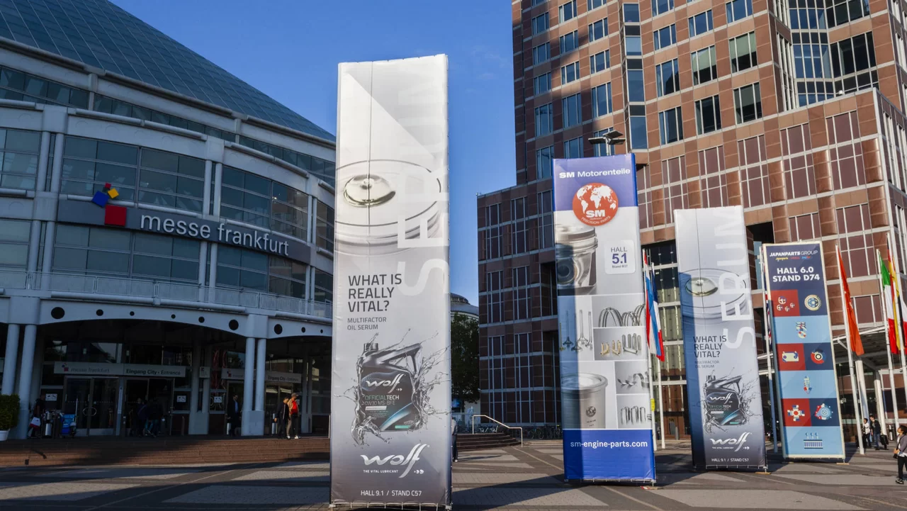 Large-format advertising spaces